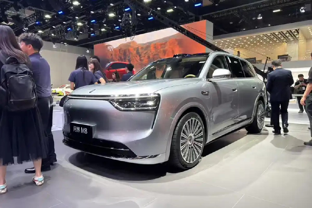 На Auto Shanghai 2025 показали новый кроссовер AITO M8